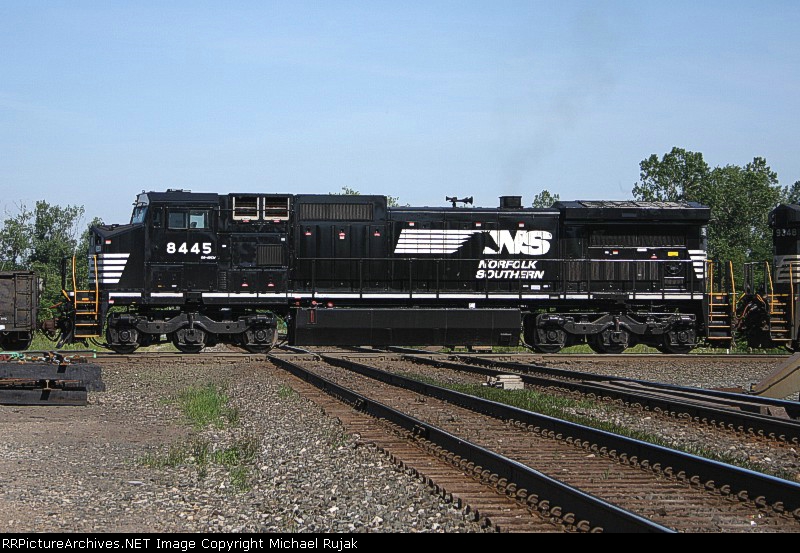 NS 8445